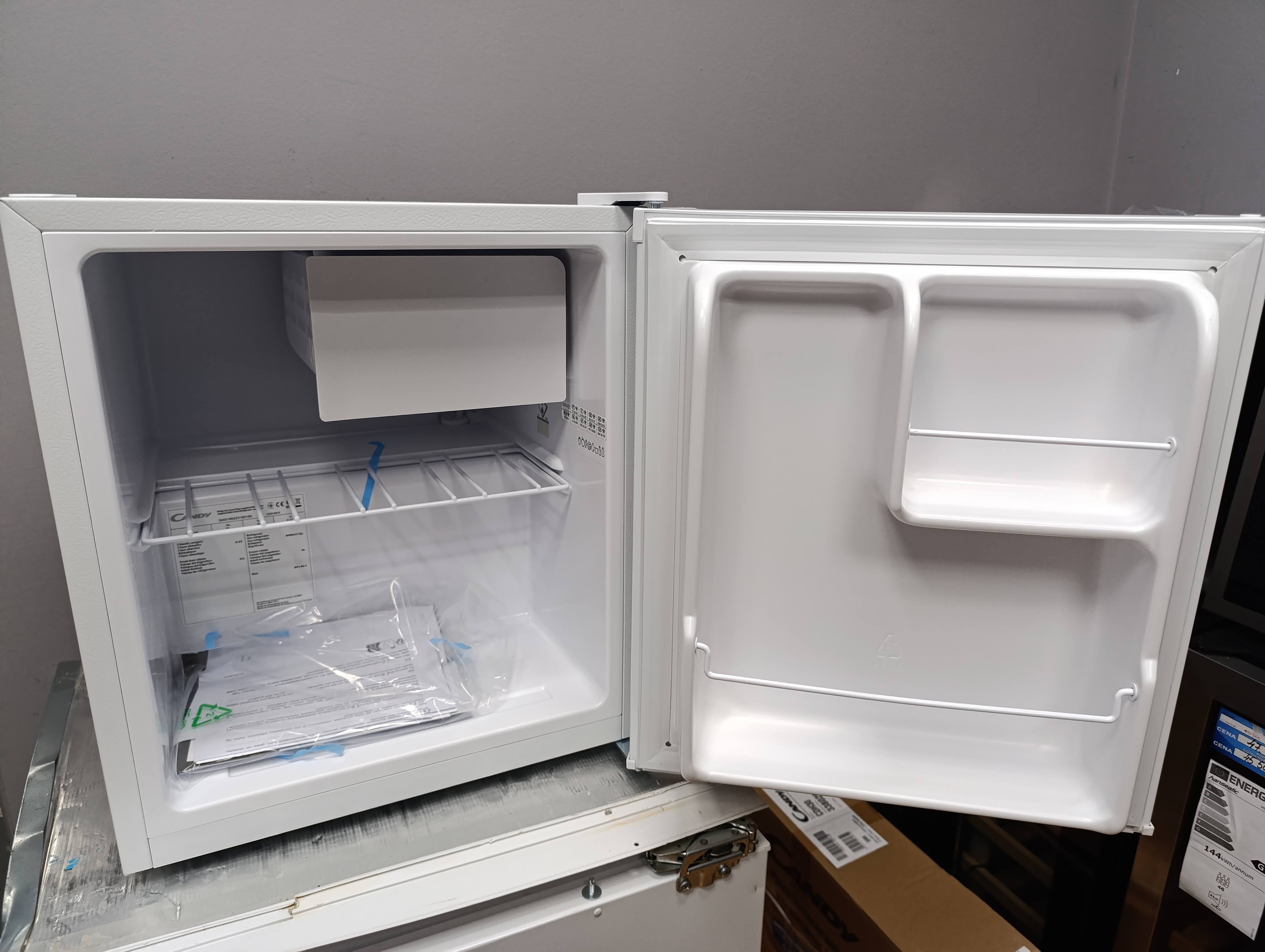 Mini Bar Frižider Candy CFO 050 E, | OUTLET BELE TEHNIKE
